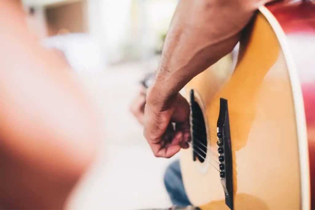 Differences Between A Left handed Vs Right Handed Guitar
