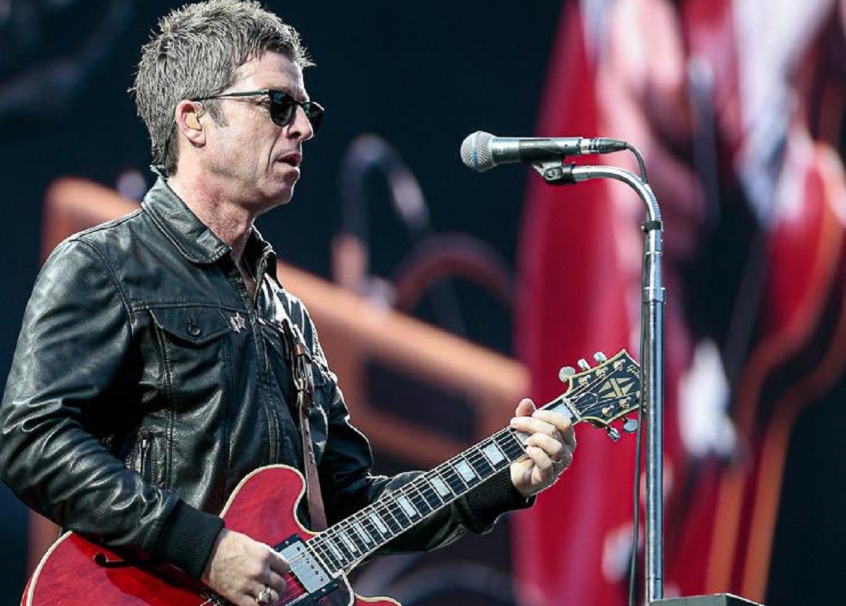 22 Famous Hollow Body Guitar Players And Guitars They Used