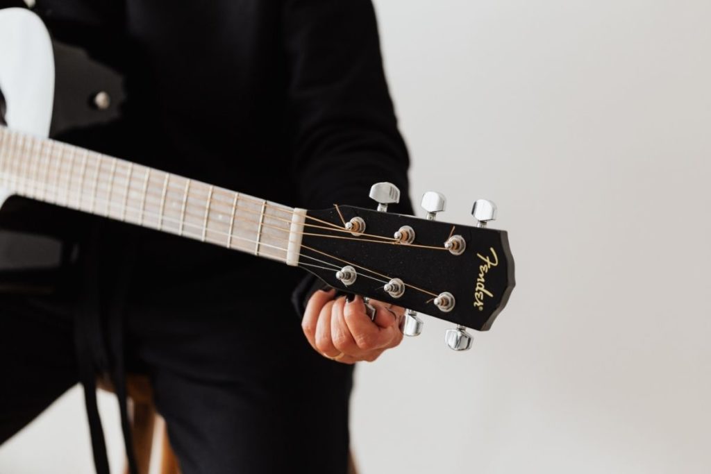 How To String An Electric Guitar- Best Way To Change Strings