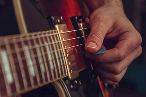 What Can You Use as a Guitar Pick? 5 Best Alternatives - On Point Guitar