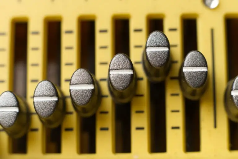 EQ Pedal Placement: 5 Best Tips for Optimal Sound - On Point Guitar